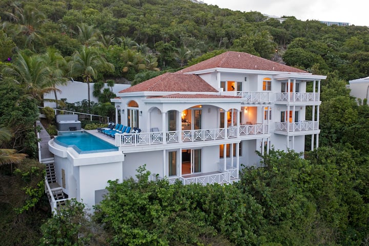 Seaside Villa Como Spa & Optional Heated Pool - 세인트토머스 섬
