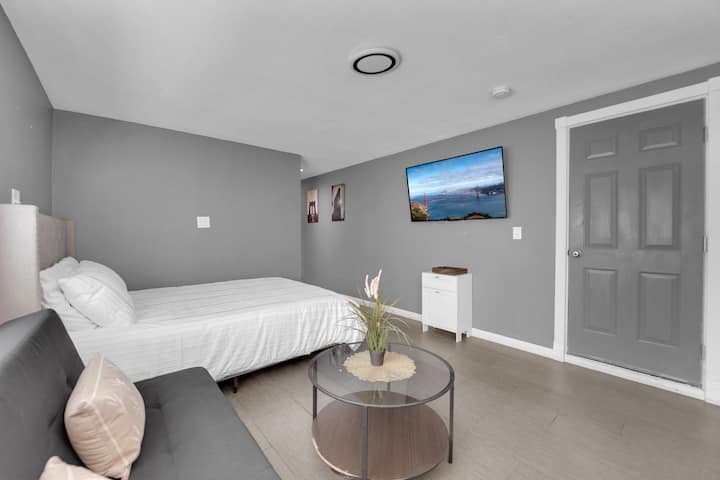 Private Guest House, With Landscaped Yard! - Las Vegas, NV