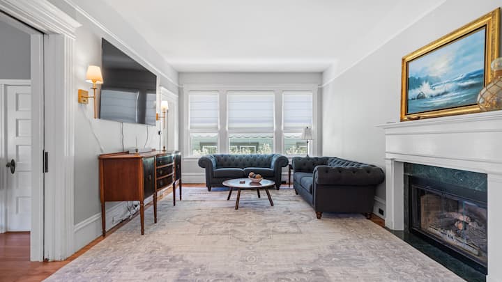 Luxury Victorian In Downtown Petaluma - Petaluma, CA