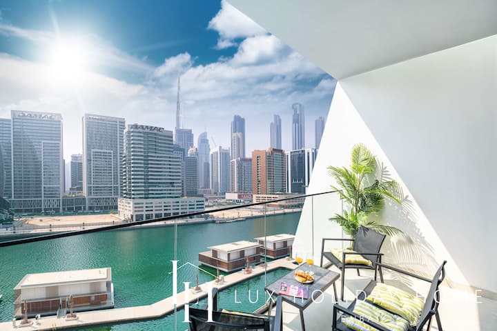 Lux | The Modern Binghatti Canal Suite - United Arab Emirates