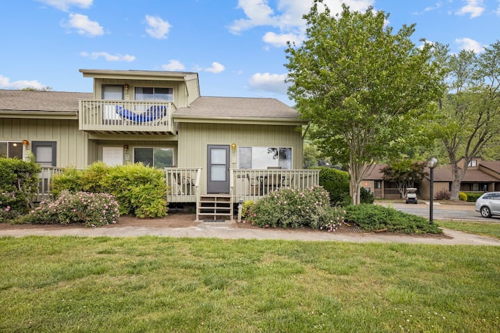 Fairway Townhouse: Breathtaking Views At Lake Lure - Lake Lure, NC