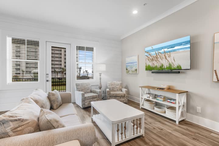 Beach View! 2 King Masters - Sleeps 12 - Pool! - Gulf Shores, AL