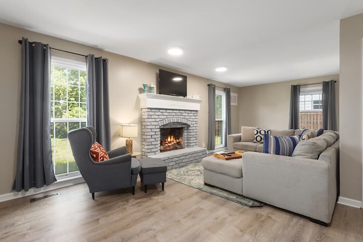 Beautiful Home_great For Families_kingbeds+arcade - Kansas City