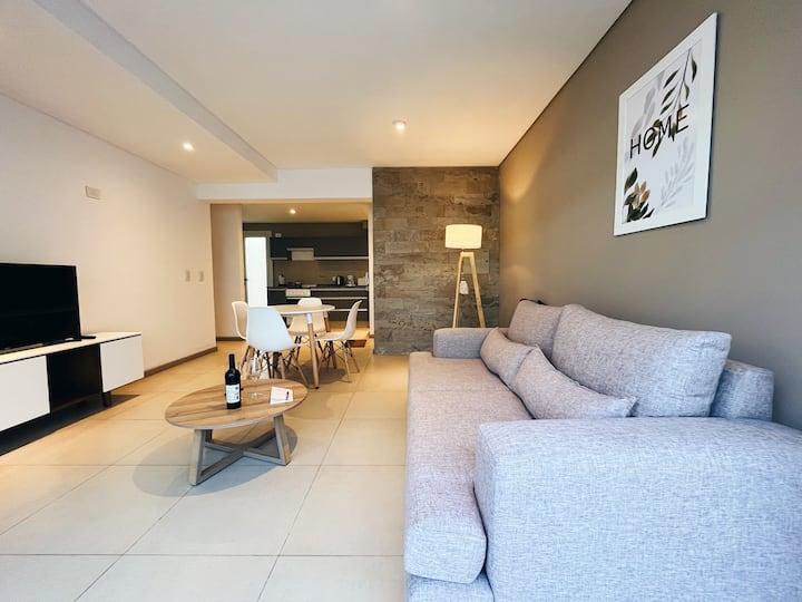 Dpto. A Estrenar Con Cochera, Patio Y Parrilla. - Mendoza