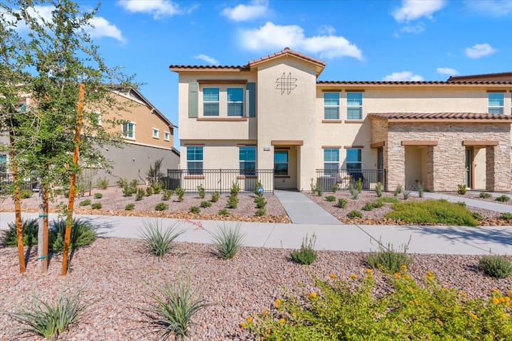 3 Bd 2.5 Bth Serene Home - Lake Las Vegas, NV