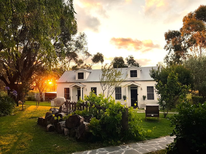 Clonmara - King View Suite With Spa Bath - Port Fairy
