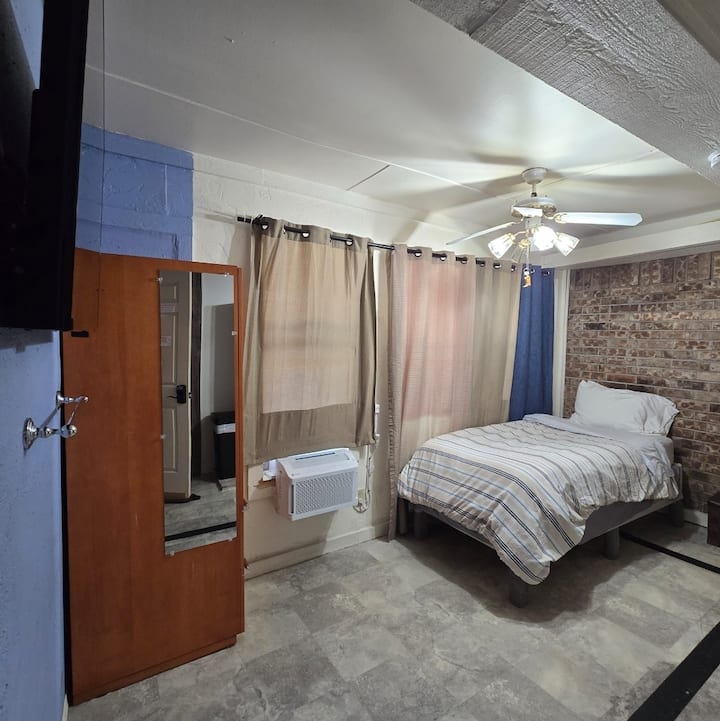 13h Affordable Private Room - Grand Prairie, TX