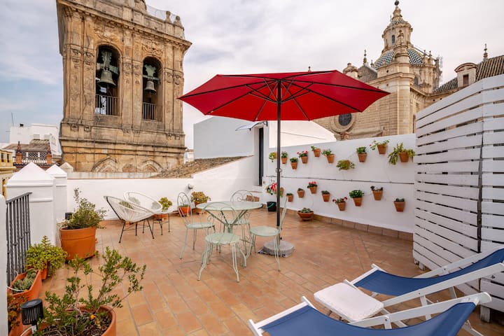 Terraza Junto Iglesia Del Salvador · Luz Y Relax - Seville, Spain