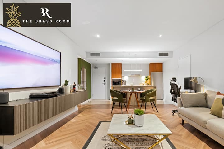 The Brass Pineapple Wyndham Surfers Paradise+beach - Surfers Paradise