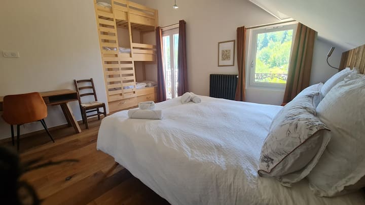 Chambre Familiale De Charme - Hôtel De Rozan - Saint-Pierre-de-Chartreuse