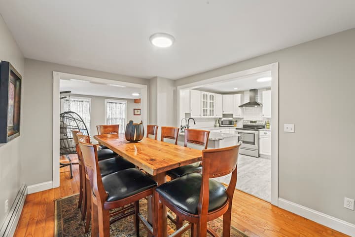 Wonderful Home A Mile To Track - Saratoga Springs, NY