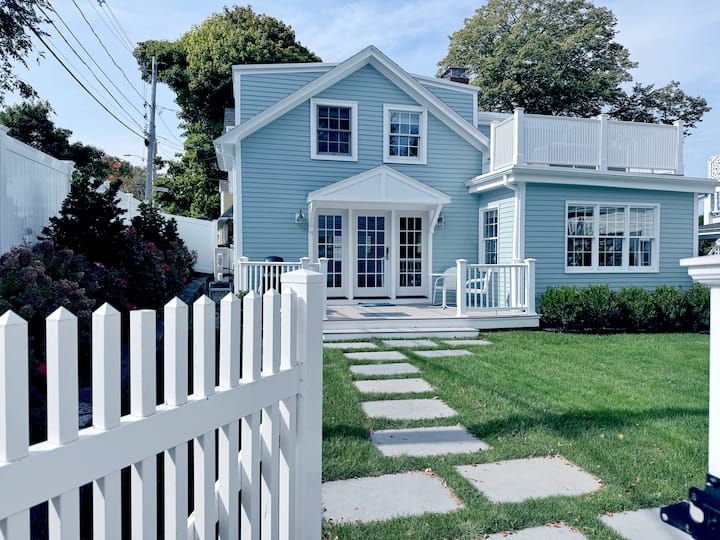 Marblehead Neck Cottage, Harbor Views & Roof Deck - Beverly, MA