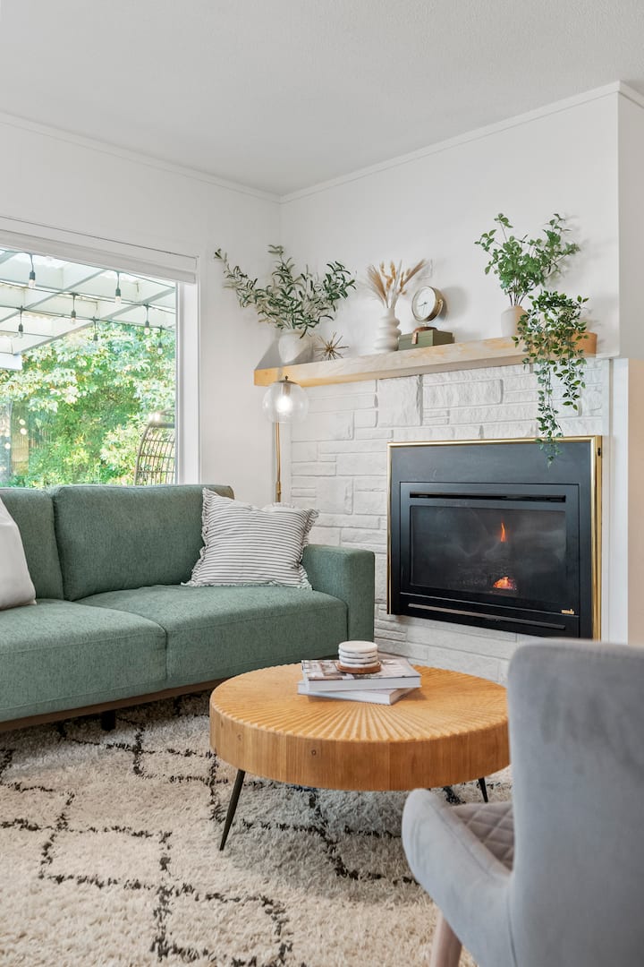 Chambers Bay 4br Retreat | Open Layout + Yard - Tacoma, WA