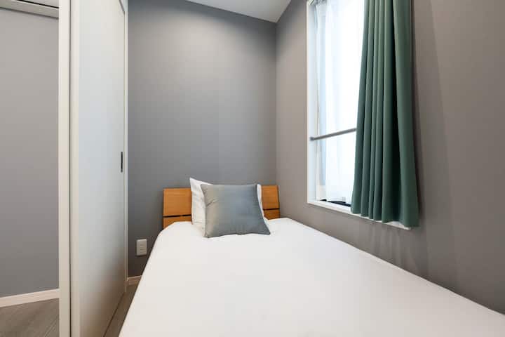 最寄り駅から徒歩8分/新宿駅徒歩圏内のコンパクトルーム/lav四谷 B04 - Tokyo