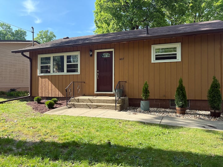 Cherry Street Cottage - Lake Michigan Beach, MI