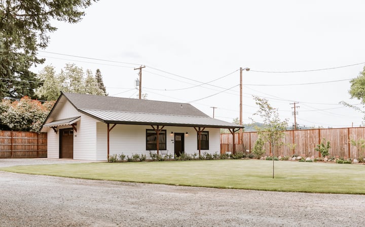 New Barndo: Stunning Rogue River Access! - Grants Pass, OR