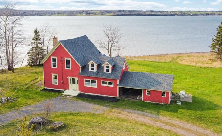 Harbour Point Farmhouse - Nova Scotia