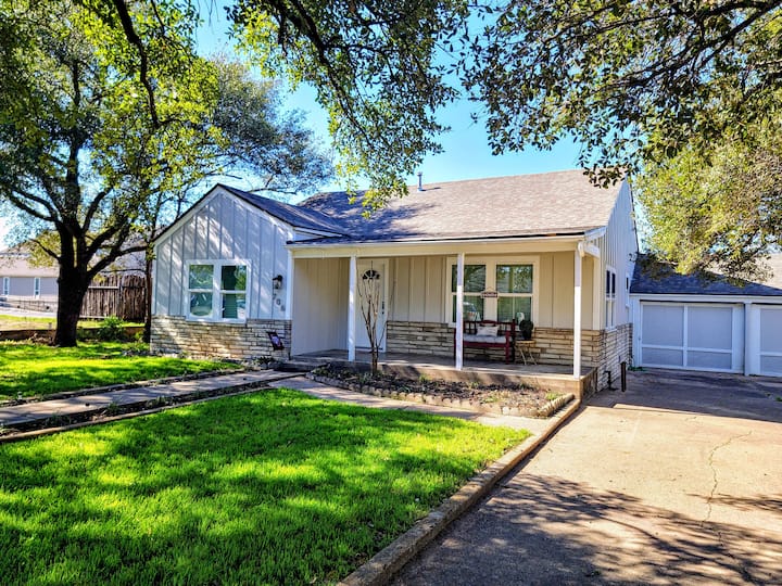 Howdy Home - Bryan, TX