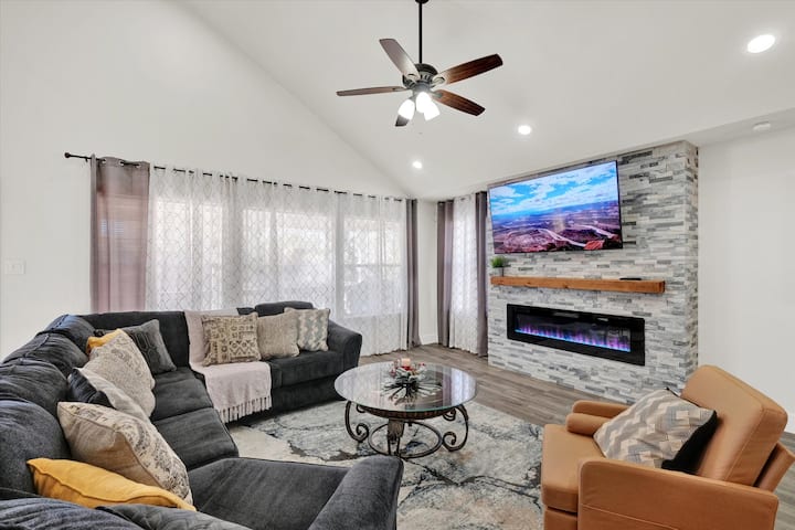 Cozy Home, Pool Access Between Sea-word & Sixflag - Helotes, TX