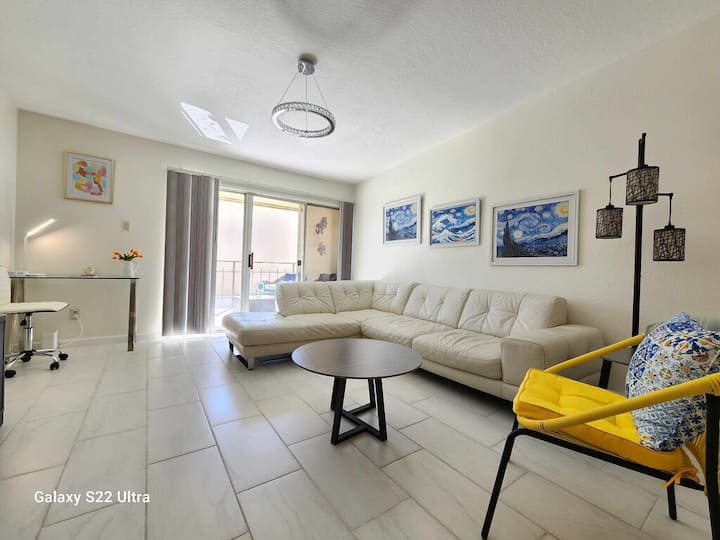 Luxury Biltmore Condo - Phoenix, AZ