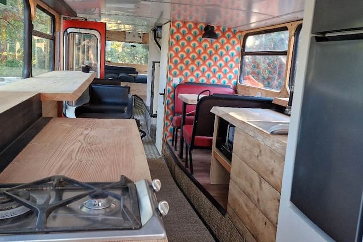Le Bus De L'eden Des Grisons - Le Sauze-du-Lac