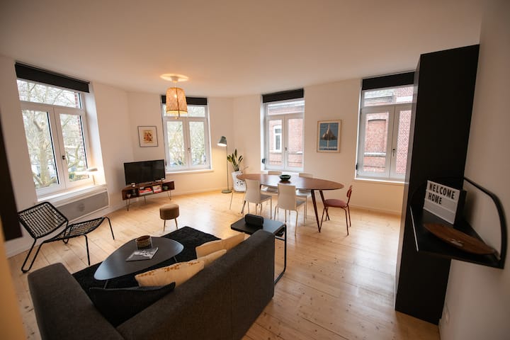 Spacious Bright Apartment In Lille | 2-car Garage - 裡爾