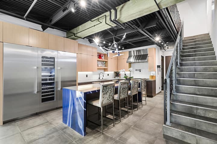 New/lux Concrete Home: Mins From The Beach +Garage - Long Beach, CA