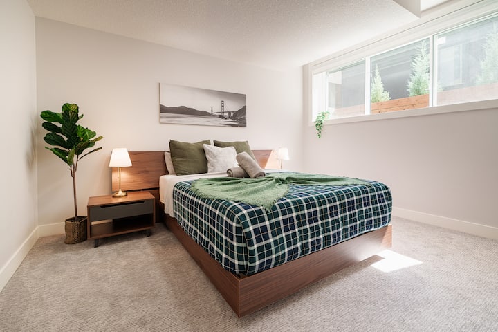 Bright, Modern & Spacious Unit Near Dt And Airport - Calgary