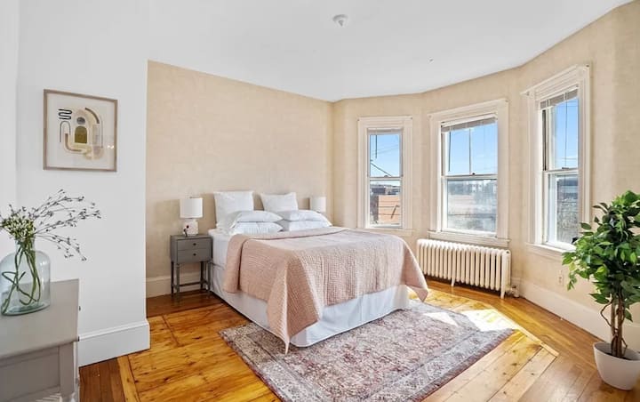 Quiet Room, Private Desk, Near Supermarket - Cambridge, MA