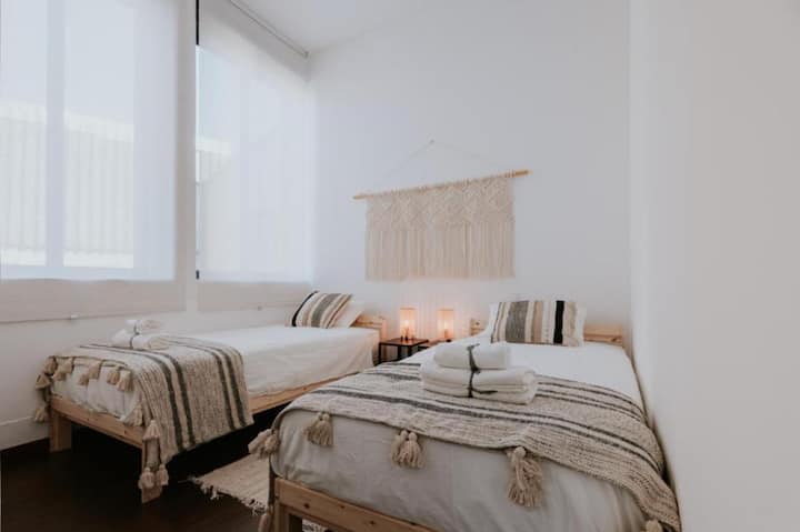 Quarto Com Camas Twin (2camas Single) E Wc Privada - Porto
