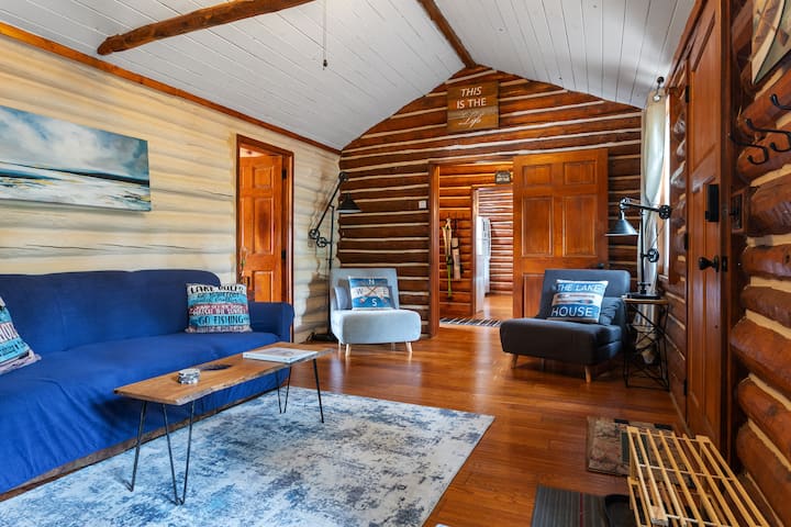 Lakefront Log Cabin*hot Tub & Sauna*kayaks*trails - Michigan