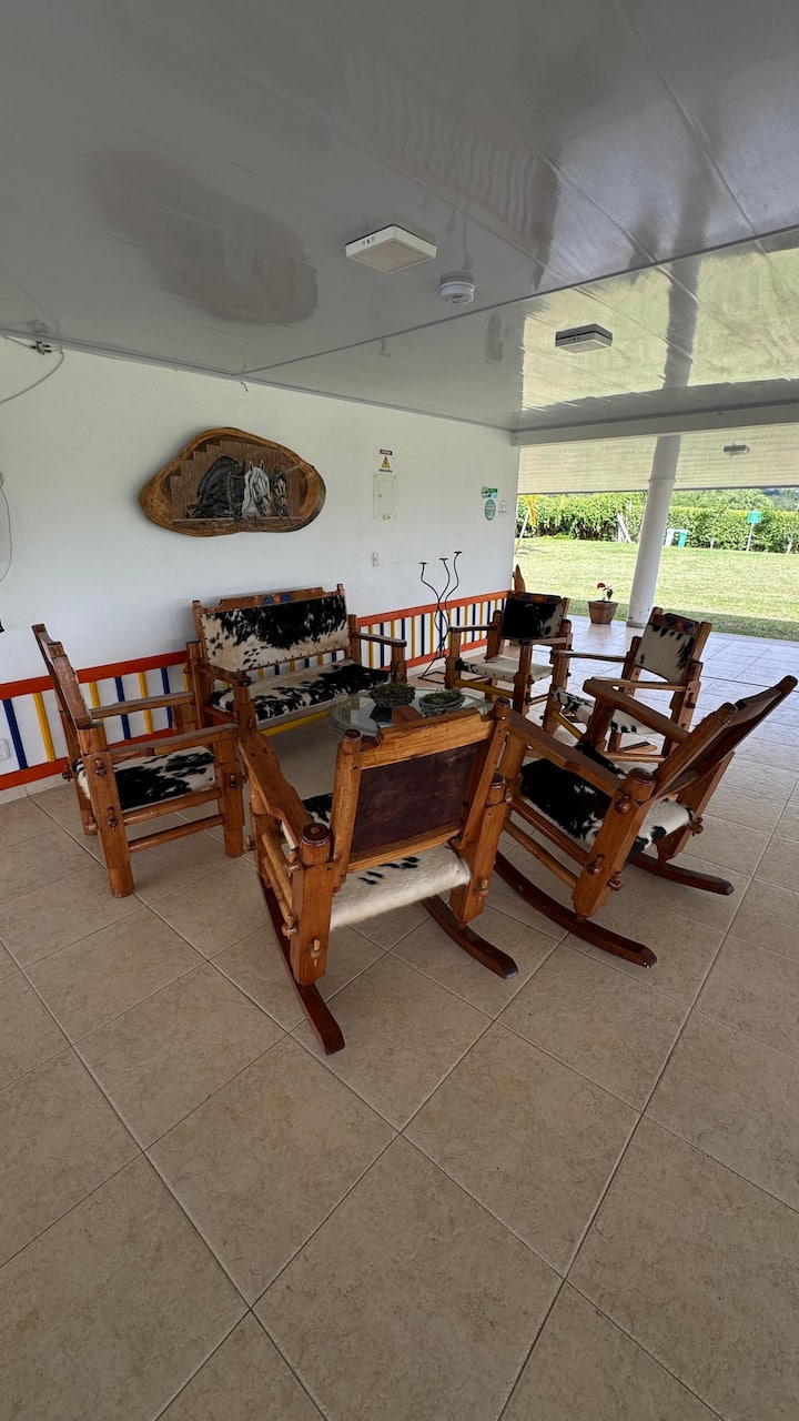 Finca Turística · Piscina Infinita Y Jacuzzi - Pereira, Colombia