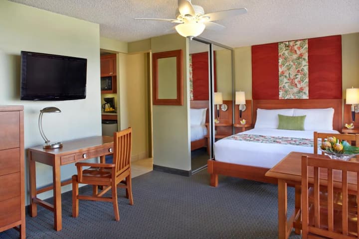 Unwind In Style: Blissful Studio - Honolulu, HI