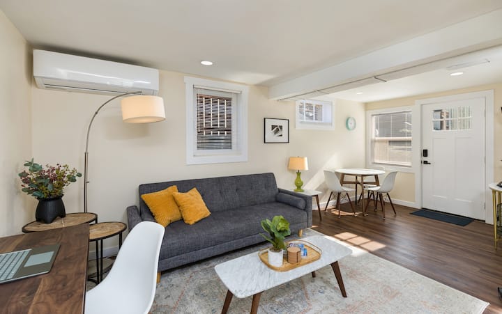 Near Cafes | Available July 4 | Ac| Pet Friendly - Tacoma, WA