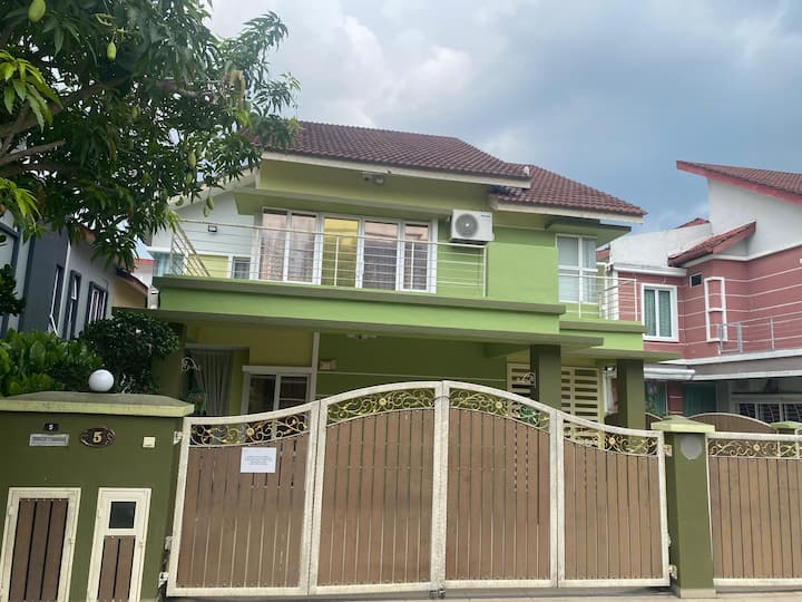 Comfy & Cozy Homestay Damai Lima 20pax @Bangi - Kajang