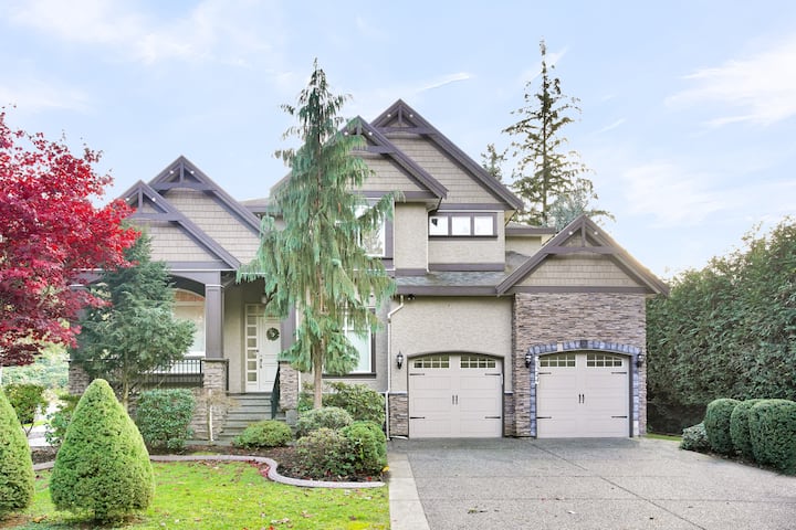 Luxury Home 7br In Langley… Sleeps 22! - Langley