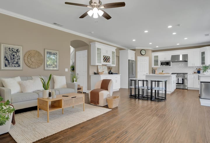 Modern Comfort: Oak Shores Edition - Stockton, CA