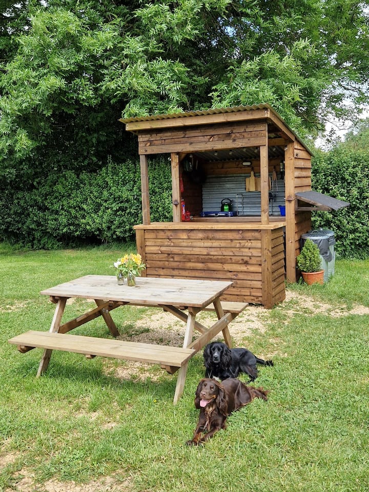 The Delkin Holiday Huts Castle Combe - Castle Combe