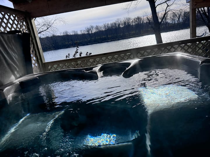 Adults Only "Red Room" Home With Hot Tub - Rockford, IL