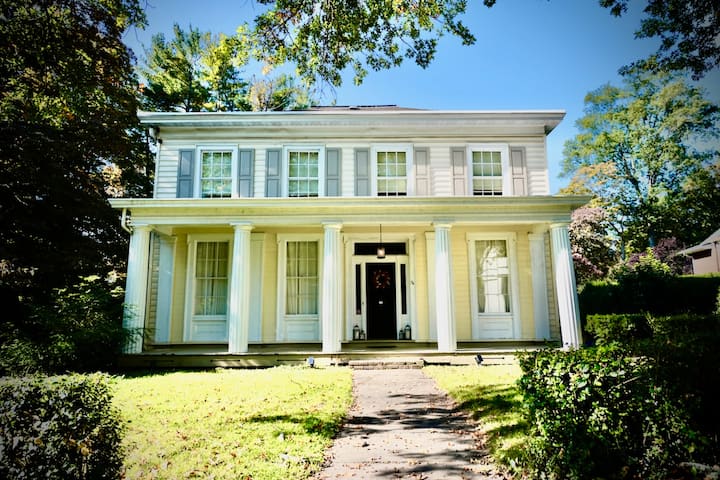 1844 Saugerties Village 4br W/ Pool & Hot Tub - Saugerties, NY