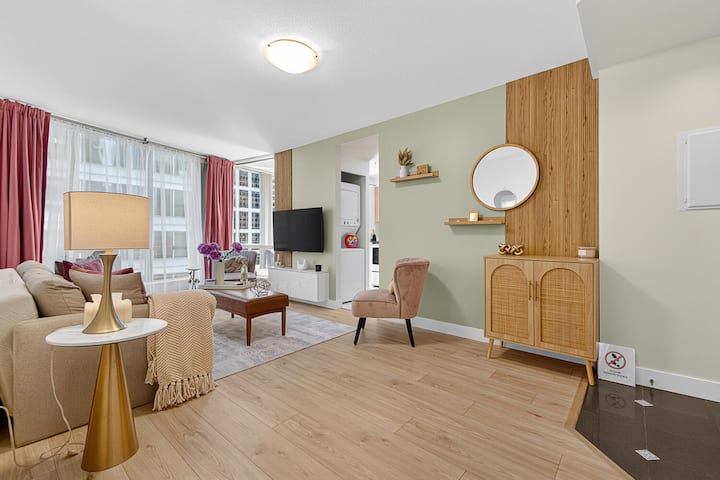 Stylish Downtown Condo W/free Parking - Vancouver