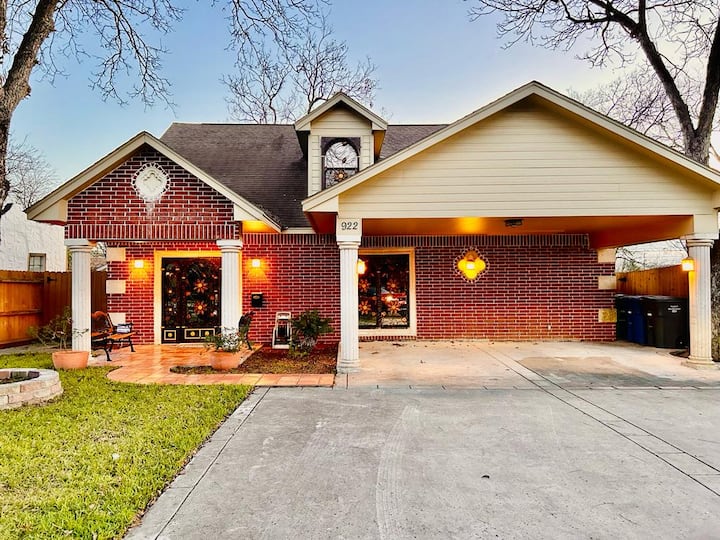 Spacious Home Near Downtown Sa - Alamo Heights, TX