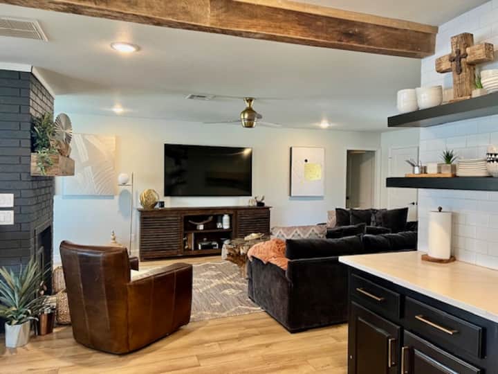 Lakefront + Hot Tub + Game Room Near Turner Falls - Davis, OK