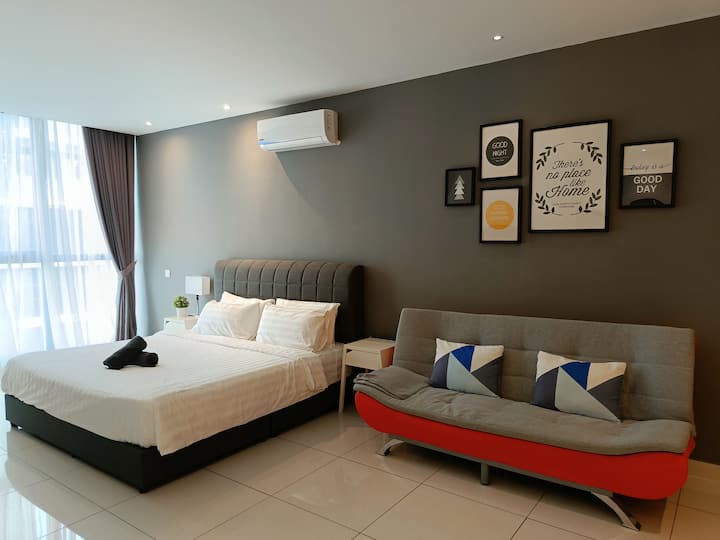Designer Suite Atria Mall[king Bed,washer,netflix] - プタリン・ジャヤ