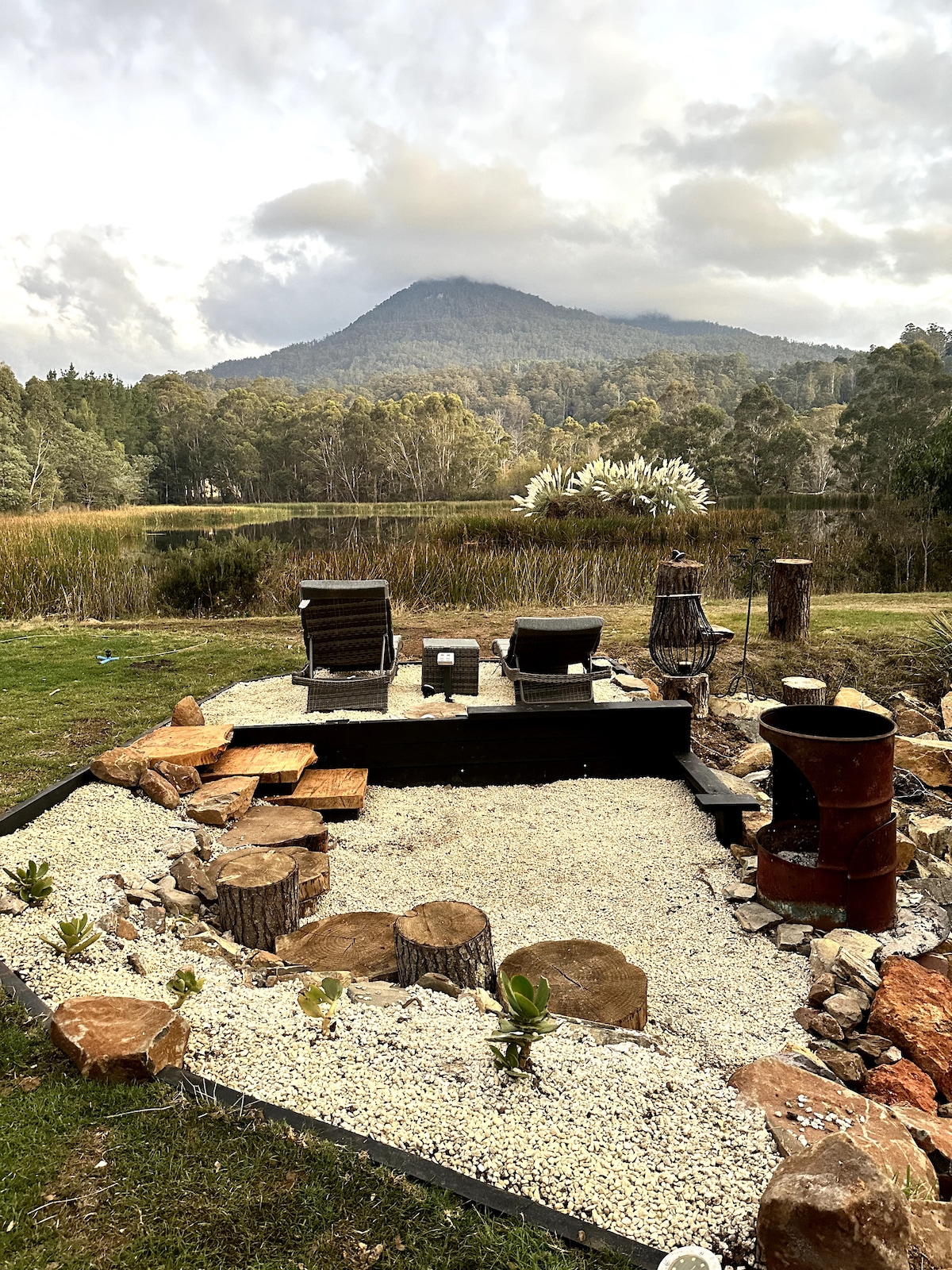 Quamby Bluff Lake House, Australia - Villas for Rent in Golden Valley ...