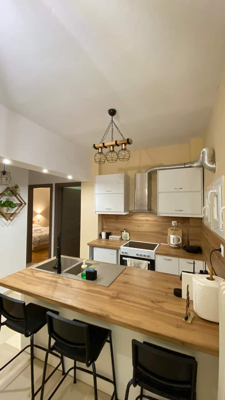 Ursa Minor - Aéroport de Thessalonique Makédonia (SKG)