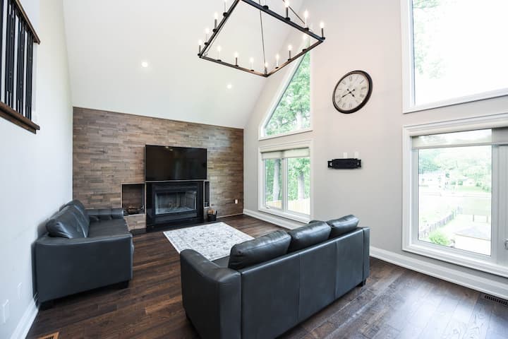 New 4 Season Cottage | River & Beach Access - Wasaga Beach