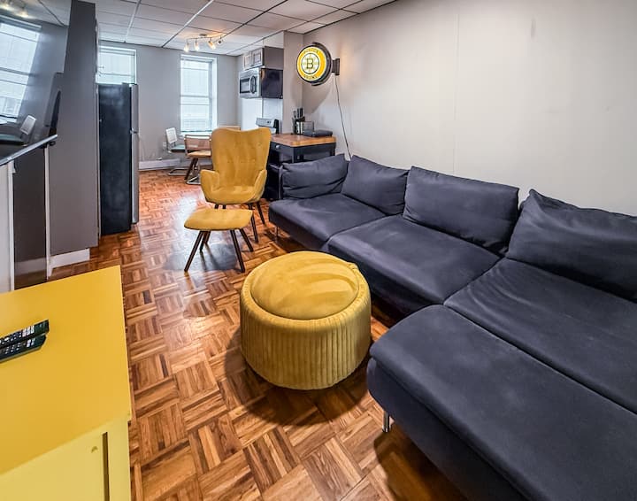 (42l5) Celtics Bruins Td Garden Outside Your Door! - Boston, MA