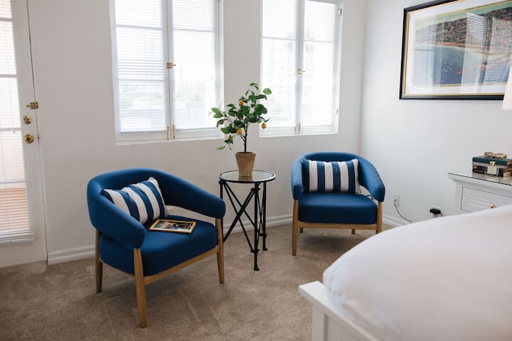 King Studio W/ Balcony + Ocean Views, Santa Monica - Santa Monica, CA
