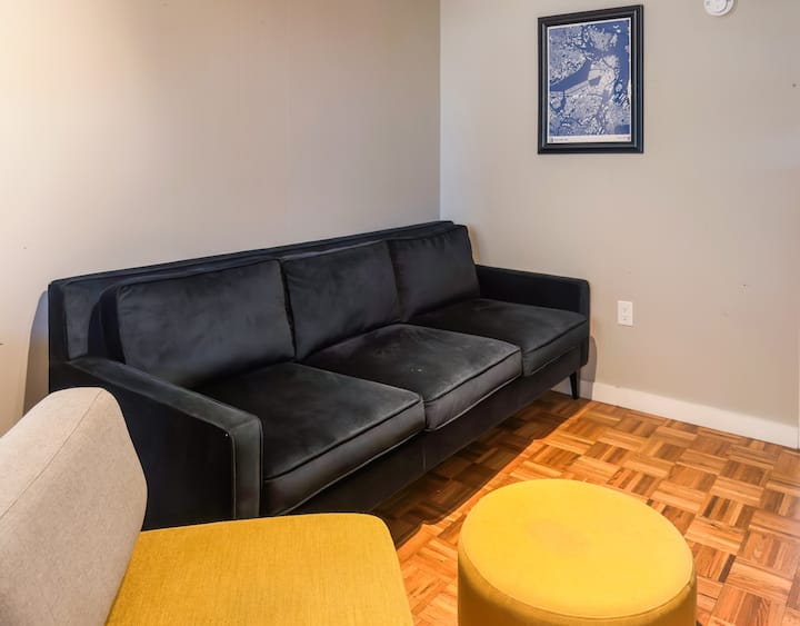 (42l3) Celtics Bruins Td Garden Outside Your Door! - Boston, MA
